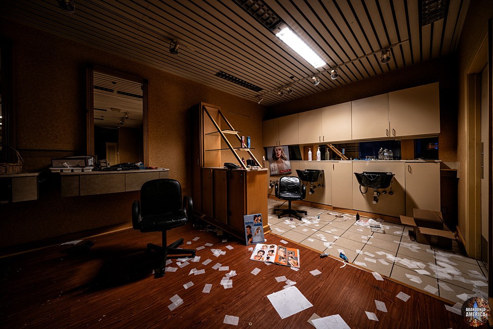 Dead Malls photo - Abandoned America