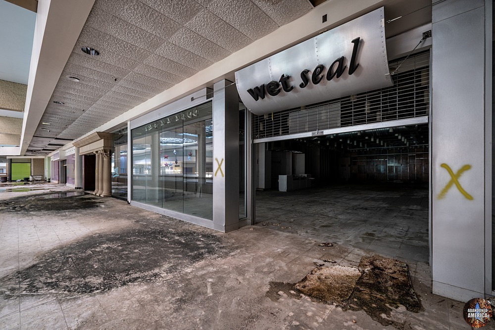 Dead Malls photo - Abandoned America