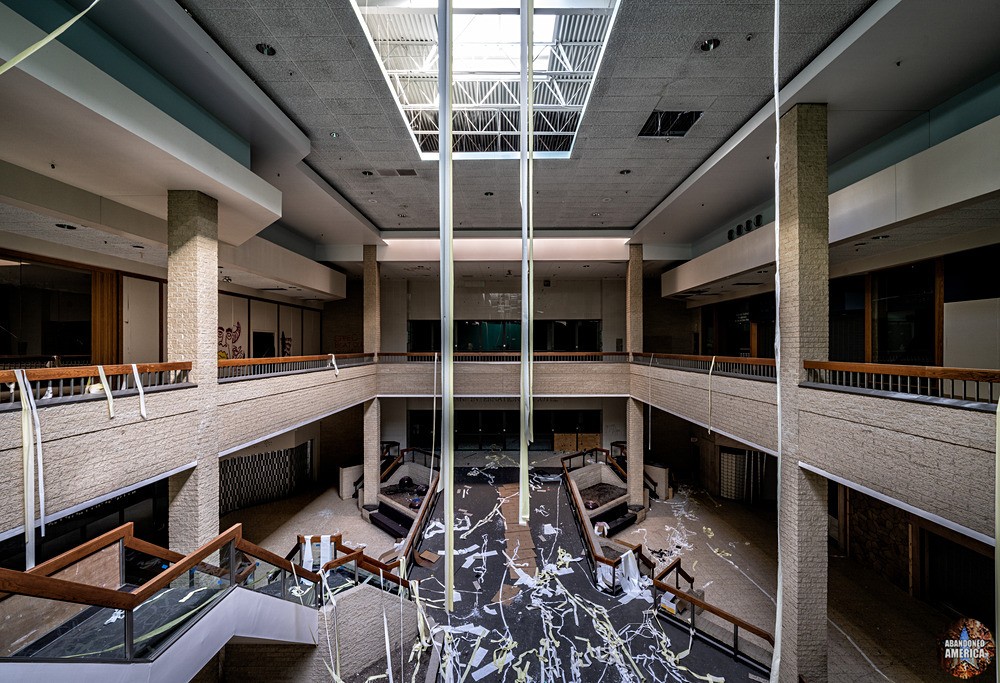 Dead Malls photo - Abandoned America