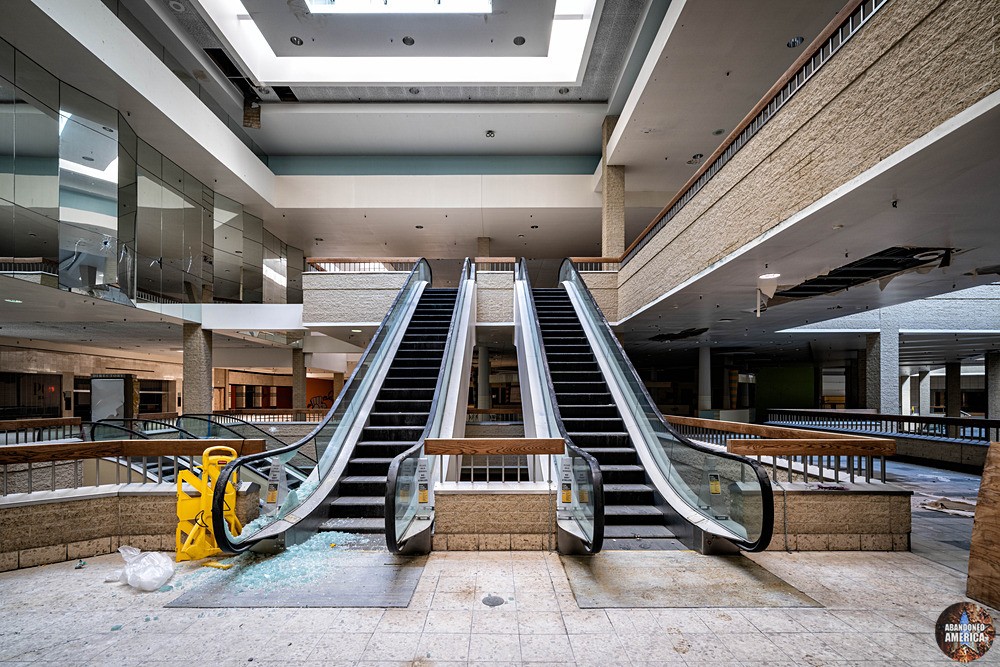 Dead Malls photo - Abandoned America
