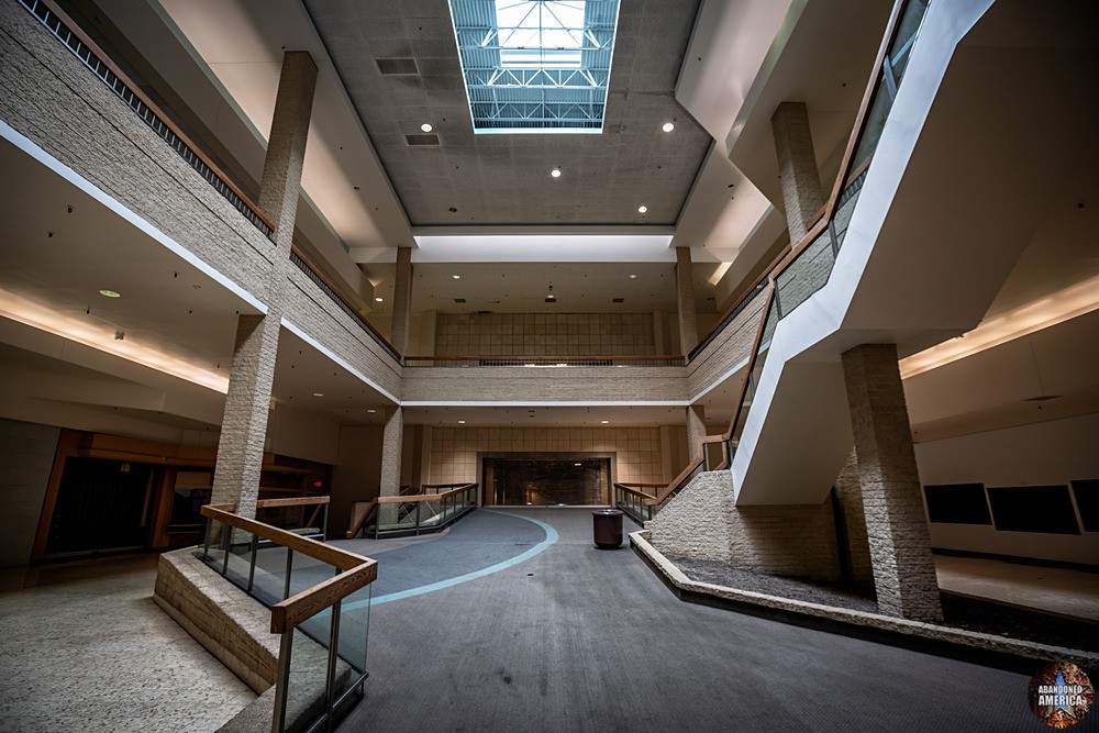 Dead Malls photo - Abandoned America