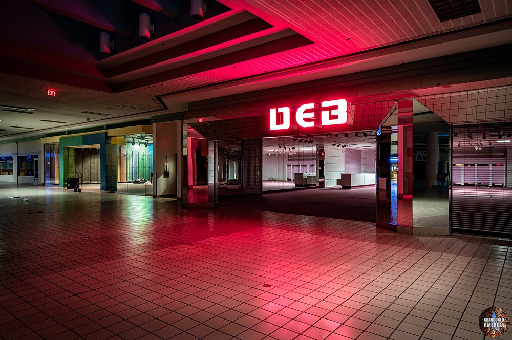 Dead Malls photo - Abandoned America