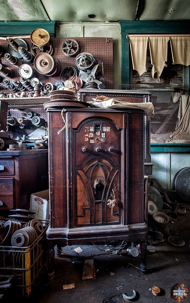 Alexander Conca Machinist and Maintenance Shop photo - Abandoned America