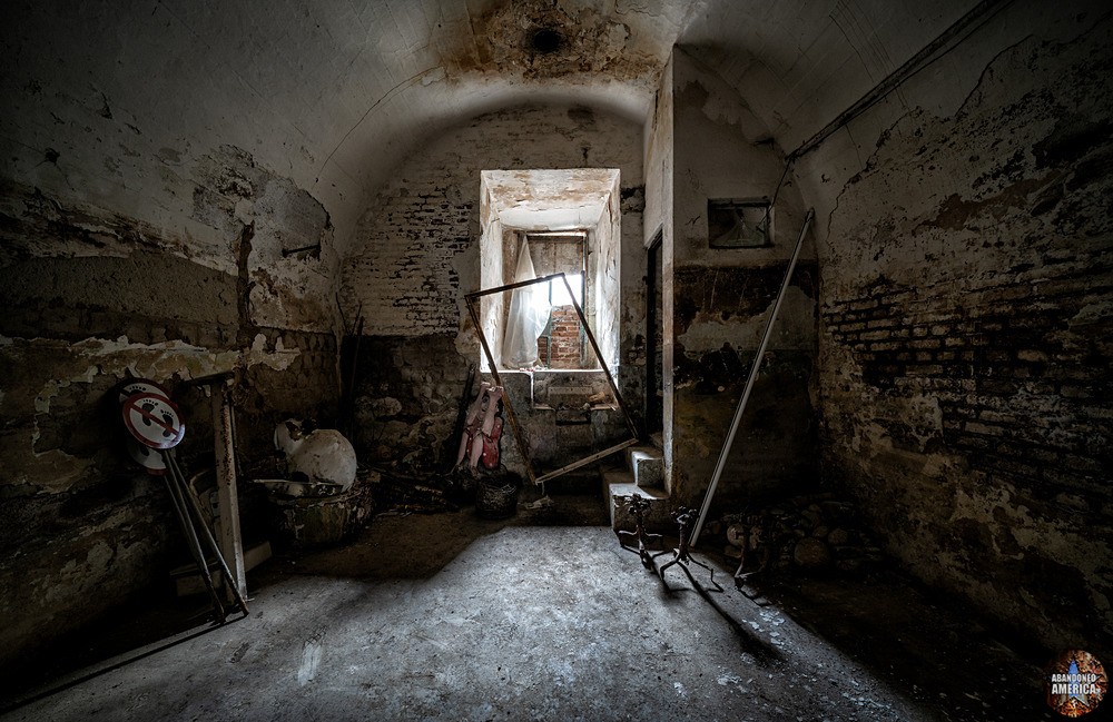 Fort 13 Jilava Prison photo - Abandoned America