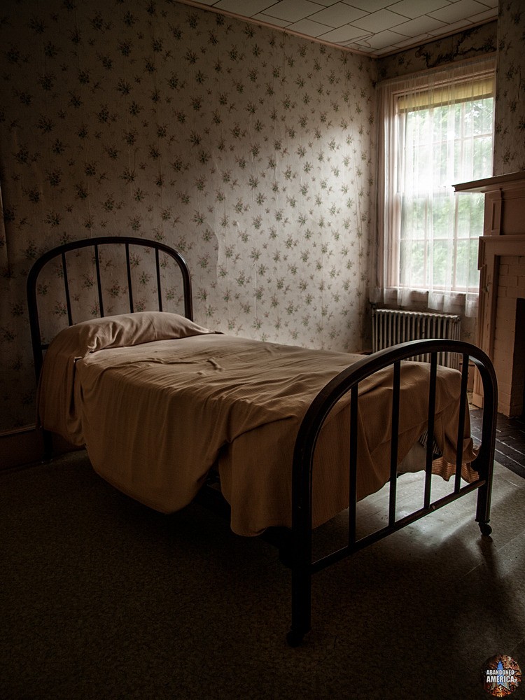 Nichewaug Inn photo - Abandoned America