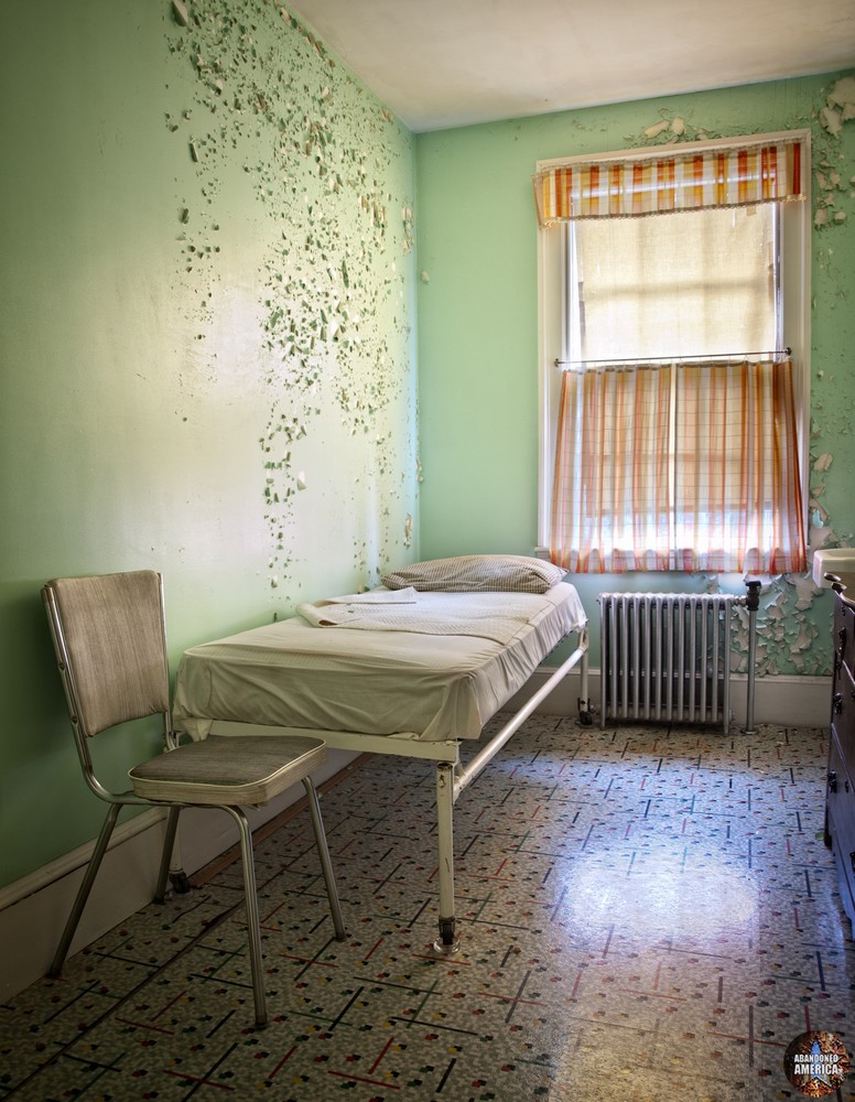 Nichewaug Inn photo - Abandoned America