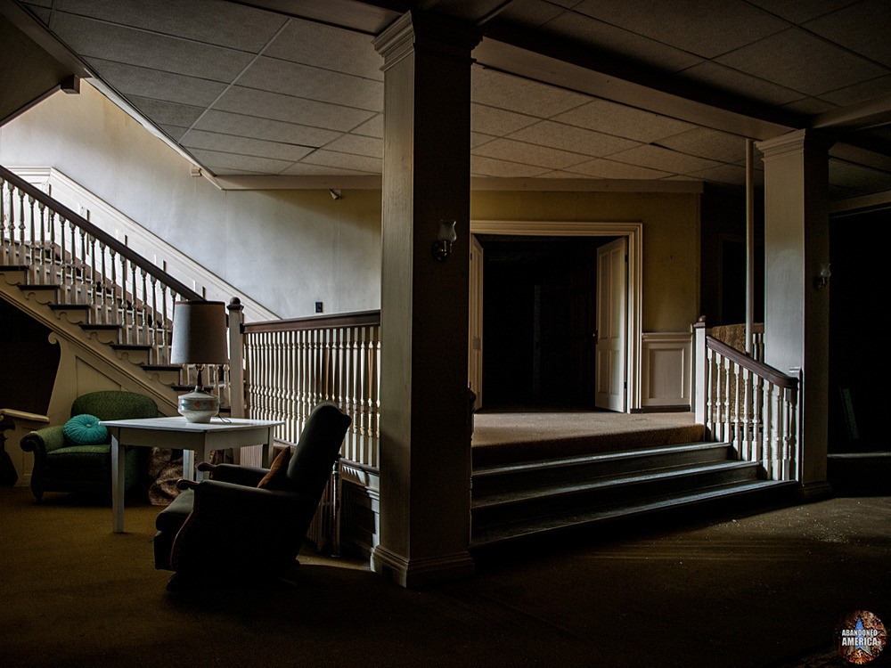 Nichewaug Inn photo - Abandoned America