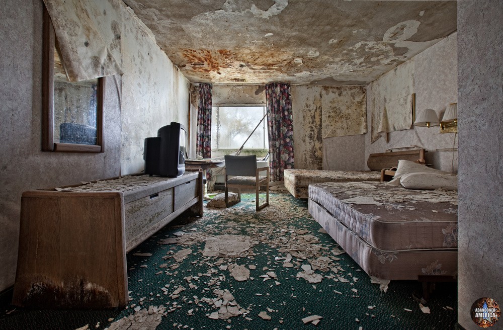 The Abandoned Fallside Hotel in Niagara Falls, NY | Abandoned America