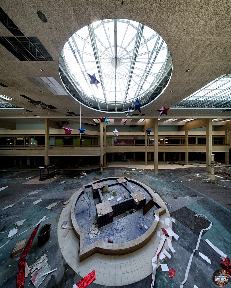 Dead Malls photo - Abandoned America