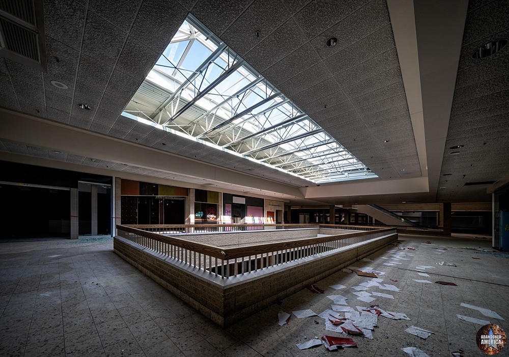 Dead Malls photo - Abandoned America