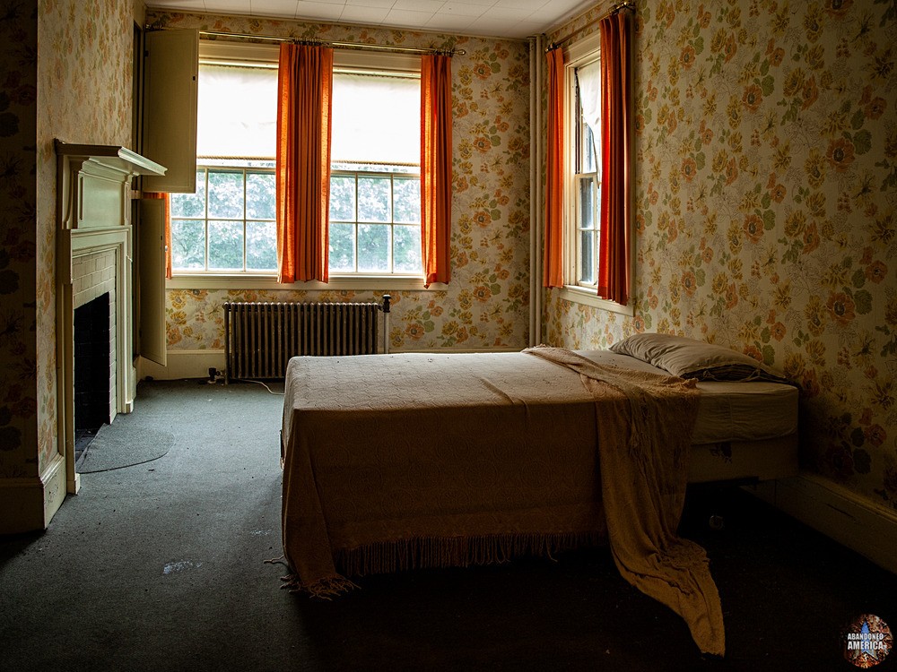 Nichewaug Inn photo - Abandoned America