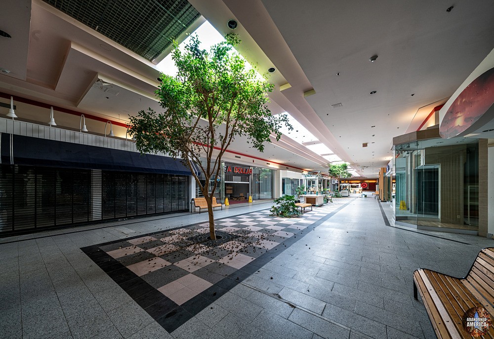 Dead Malls photo - Abandoned America