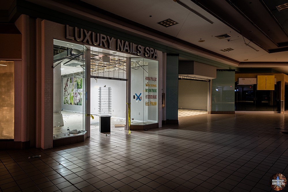 Dead Malls photo - Abandoned America