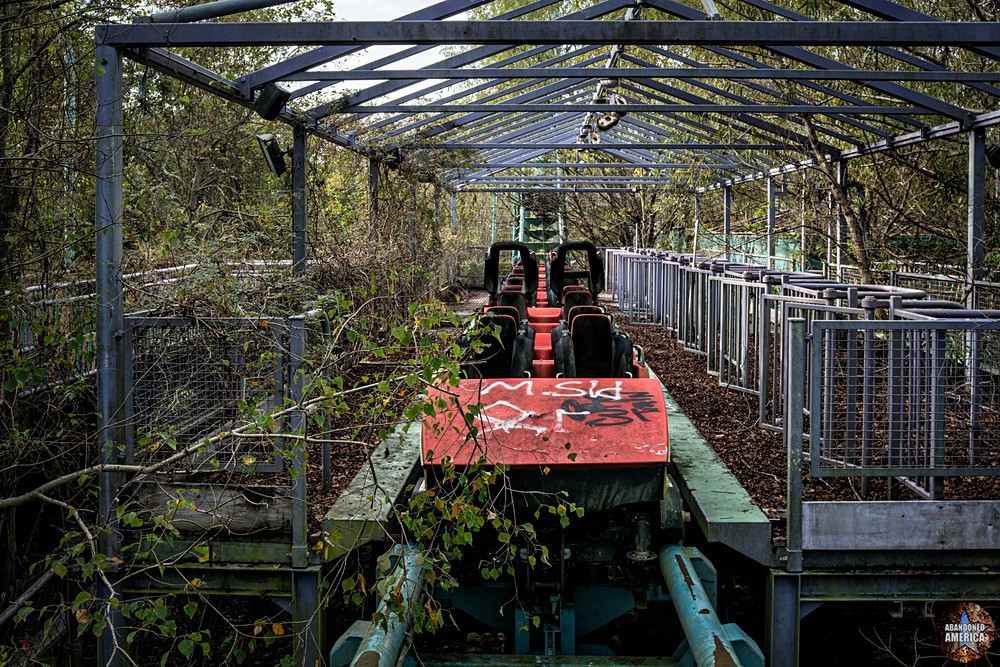 Abandoned Six Flags (New Orleans, LA) | Zydeco Screamer Boarding