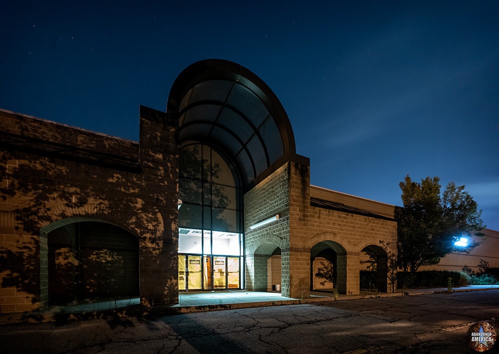 Dead Malls photo - Abandoned America