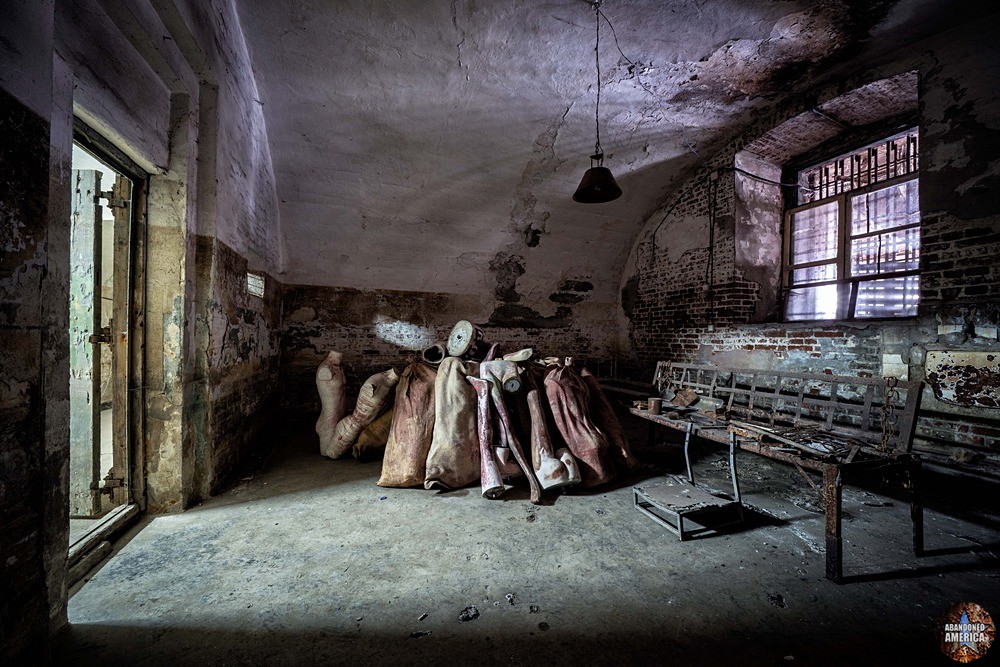 Fort 13 Jilava Prison photo - Abandoned America