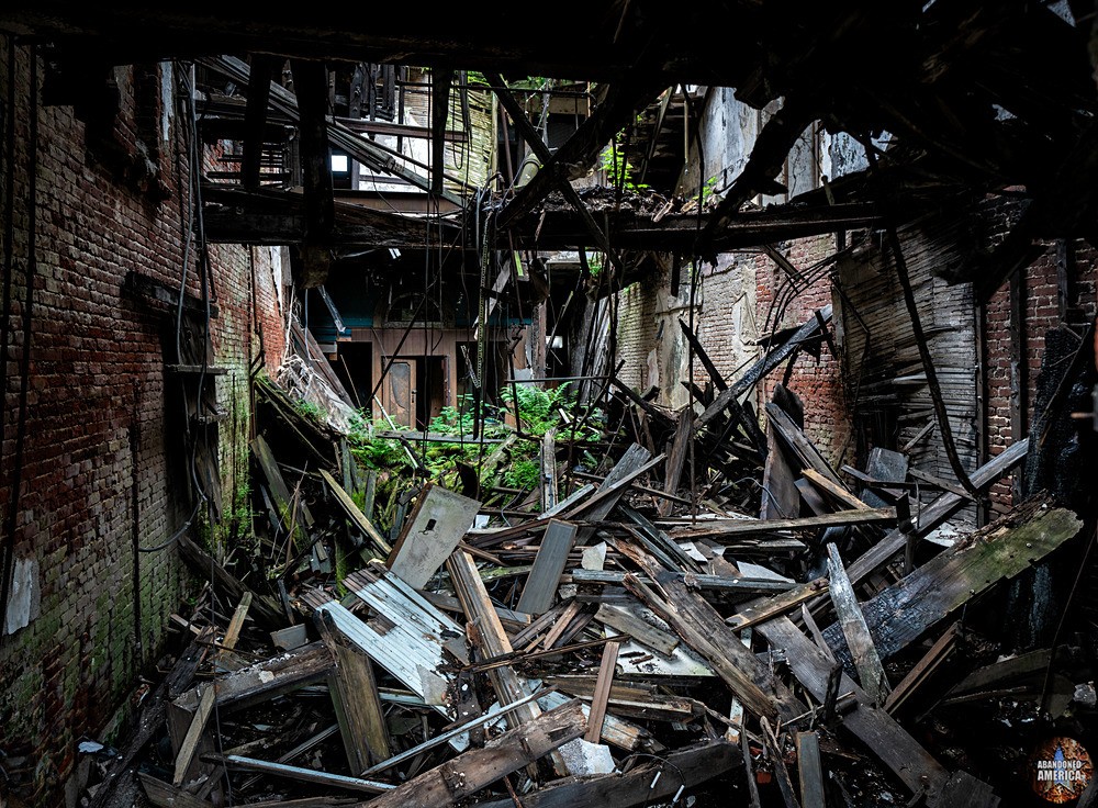 Abandoned Building | Total Collapse