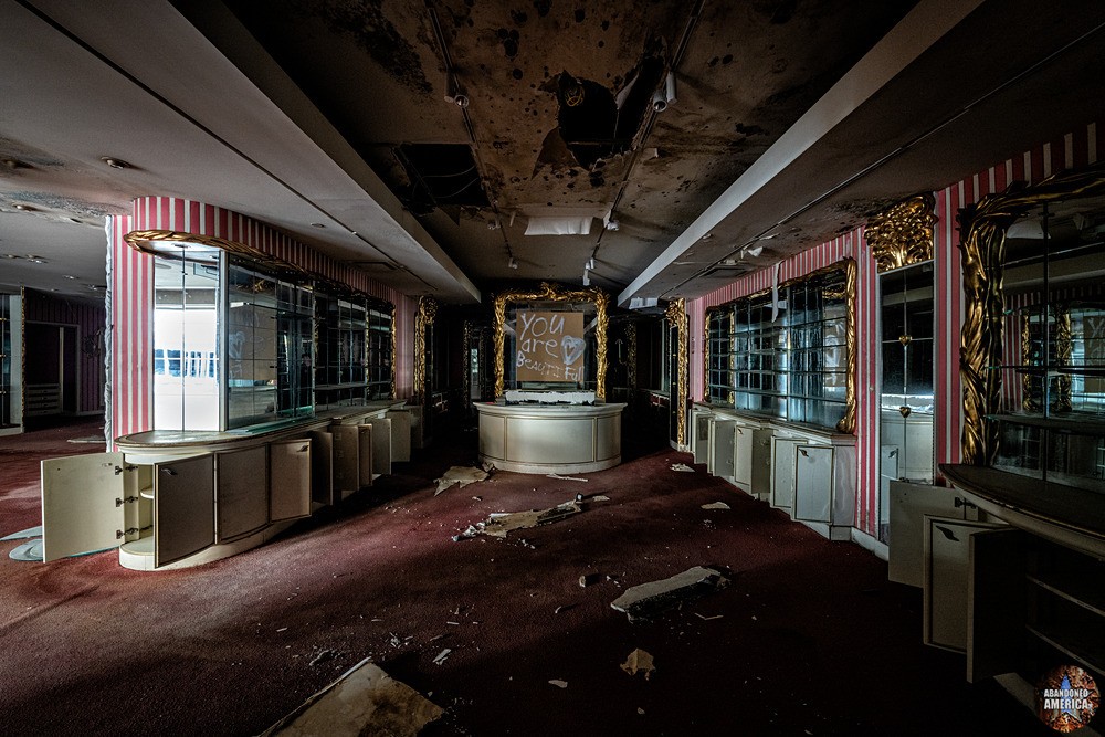 Dead Malls photo - Abandoned America