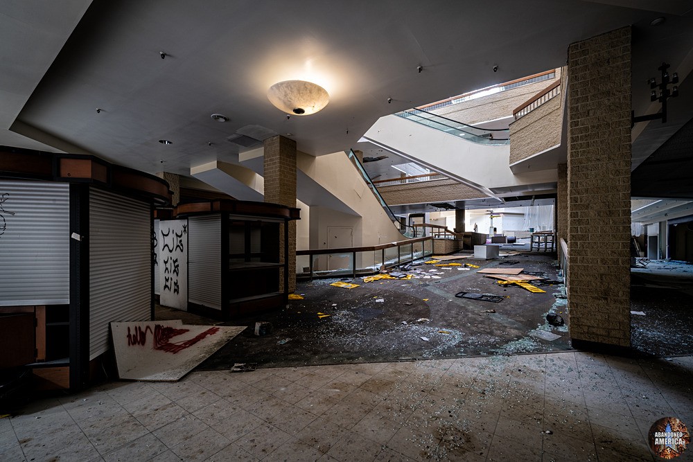 Dead Malls photo - Abandoned America