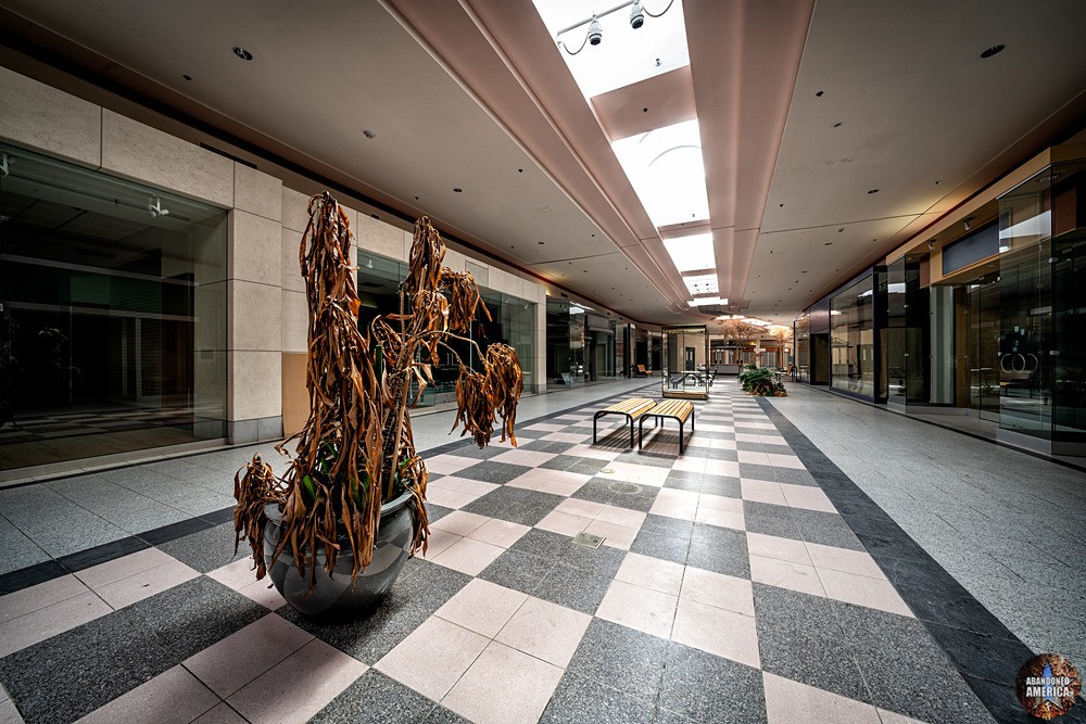 Dead Malls photo - Abandoned America