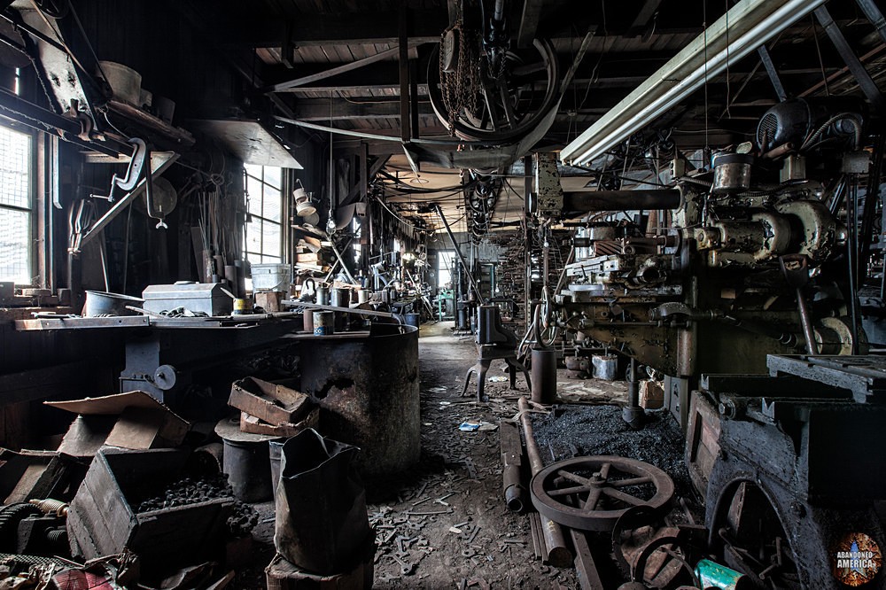 Alexander Conca Machinist and Maintenance Shop photo - Abandoned America