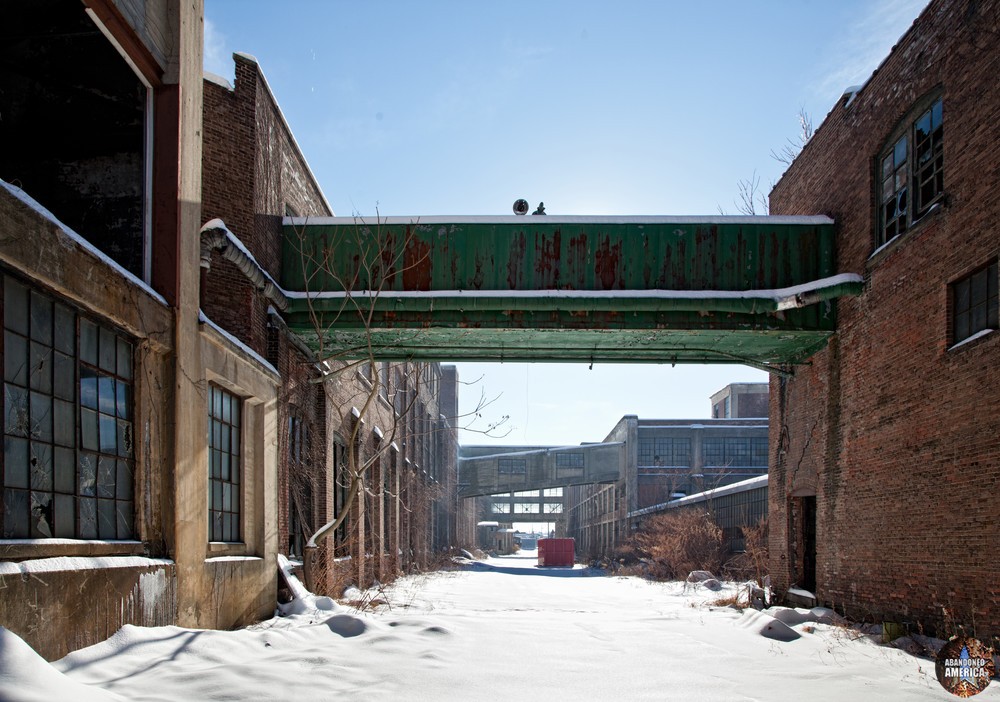 The Scranton Lace Company | Snowy Courtyard