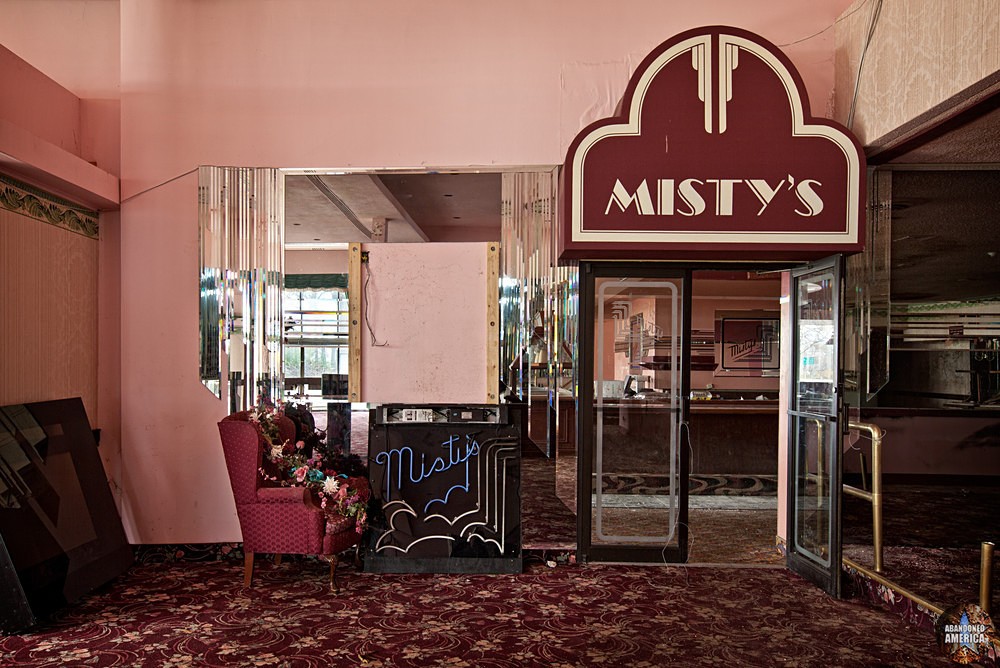Entrance to Misty's, Fallside Hotel (Niagara Falls, NY) | Abandoned America