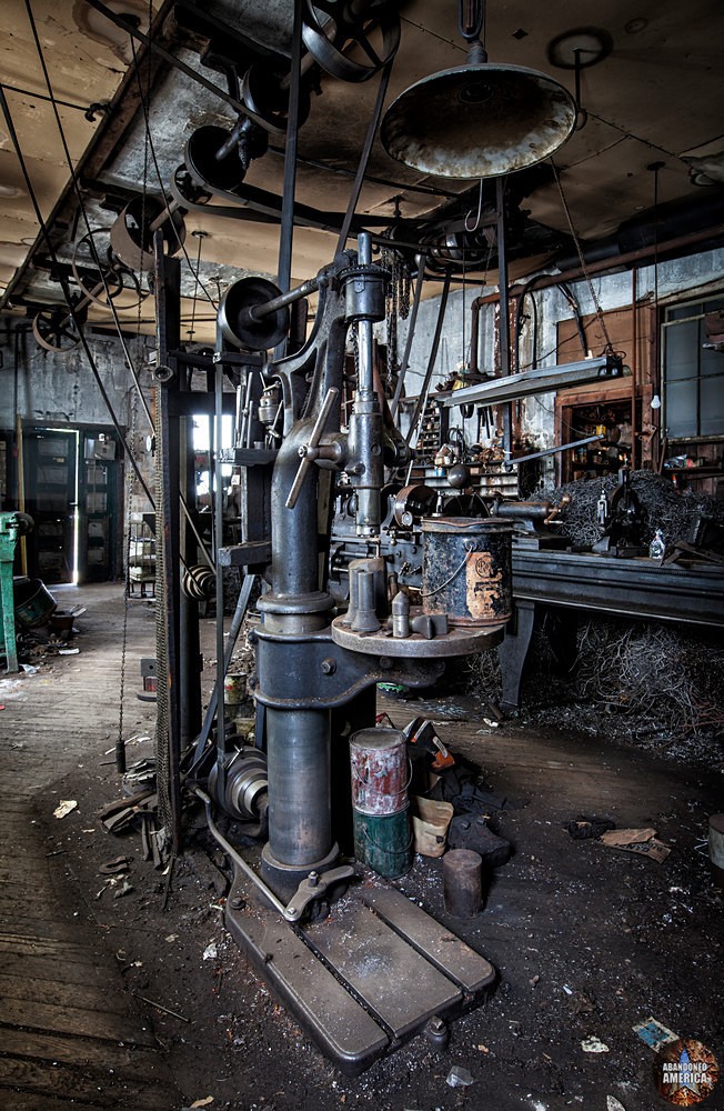 Alexander Conca Machinist and Maintenance Shop photo - Abandoned America