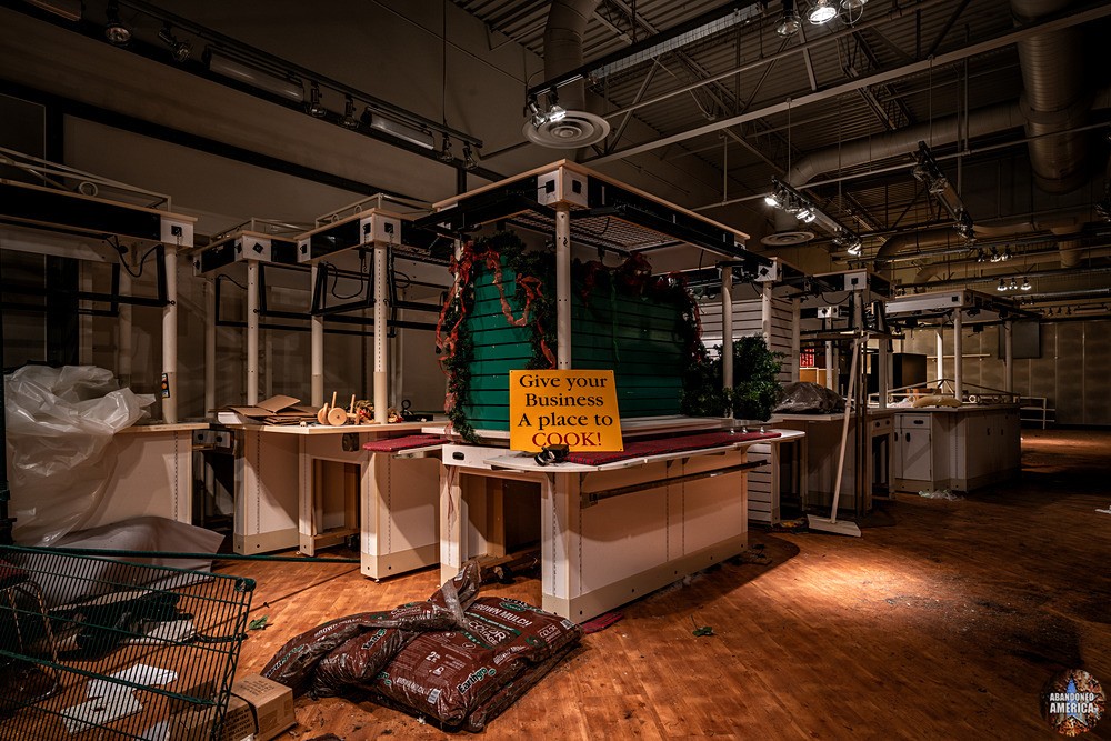 Dead Malls photo - Abandoned America